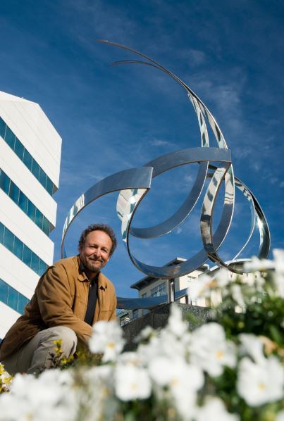 About | Robbie Robins Sculptor